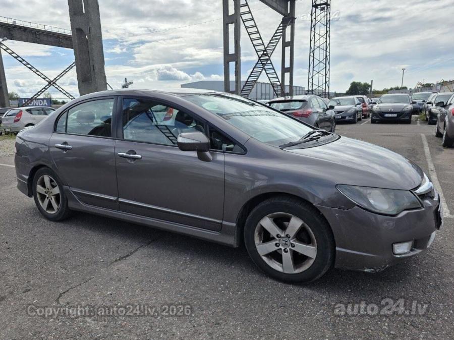 Grey Honda Civic 2009 in Tallinn, with an engine capacity of 1.30 L and mileage of 292 thousand km for 999 €, photo 1 on AUTOMOTO.COM.LV