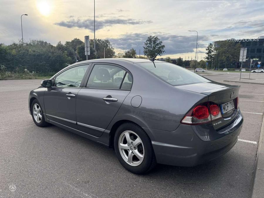 Pelēks Honda Civic 2009 Kauņa, ar dzinēja tilpumu 1.34 L un nobraukumu 255 tūkst. km par 2600 €, foto 6 vietnē AUTOMOTO.COM.LV