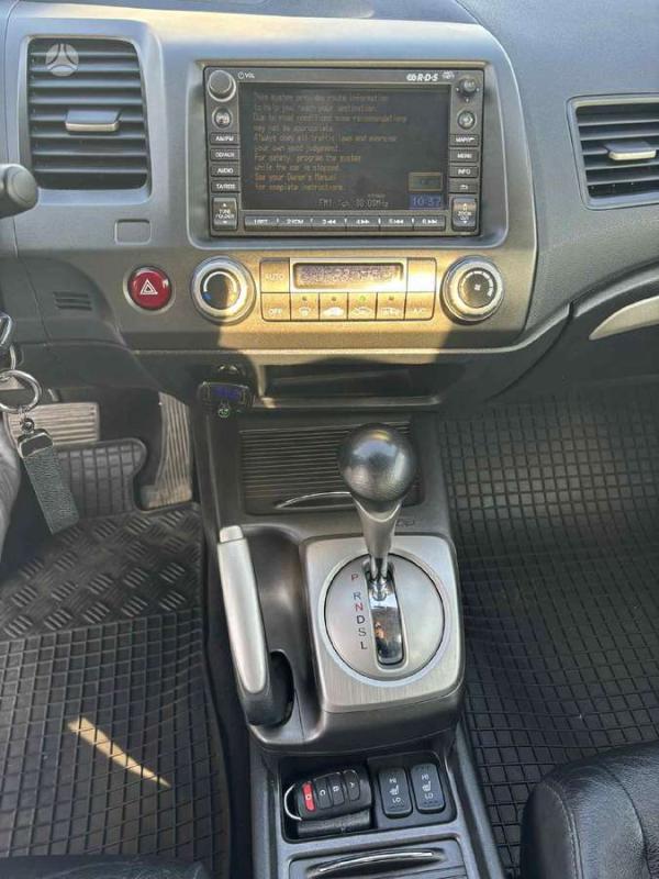 Grey Honda Civic 2010 in Klaipeda, with an engine capacity of 1.30 L and mileage of 159 thousand km for 3900 €, photo 11 on AUTOMOTO.COM.LV