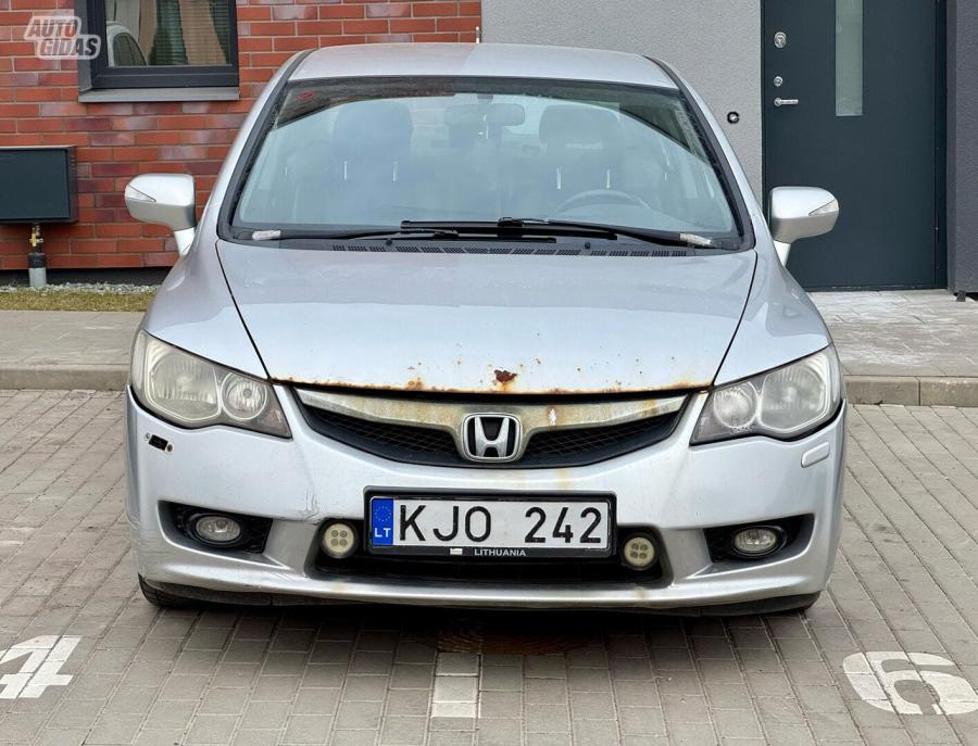 Pelēks Honda Civic 2010 Viļņa, ar dzinēja tilpumu 1.30 L un nobraukumu 270 tūkst. km par 1100 €, foto 6 vietnē AUTOMOTO.COM.LV