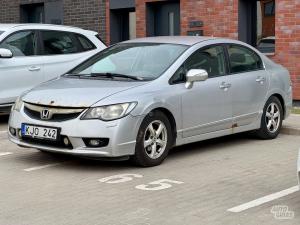 Pelēks Honda Civic 2010 Viļņa, ar dzinēja tilpumu 1.30 L un nobraukumu 270 tūkst. km par 1100 €, foto 7 vietnē AUTOMOTO.COM.LV