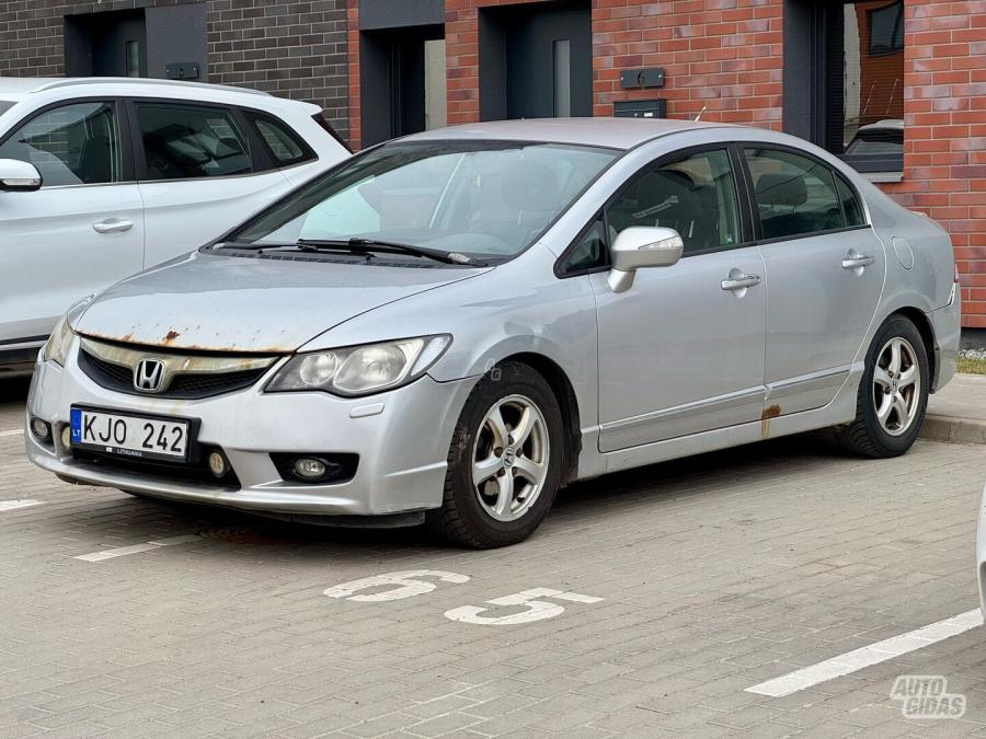 Pelēks Honda Civic 2010 Viļņa, ar dzinēja tilpumu 1.30 L un nobraukumu 270 tūkst. km par 1100 €, foto 7 vietnē AUTOMOTO.COM.LV