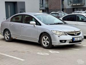 Pelēks Honda Civic 2010 Viļņa, ar dzinēja tilpumu 1.30 L un nobraukumu 270 tūkst. km par 1100 €, foto 8 vietnē AUTOMOTO.COM.LV