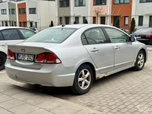 Pelēks Honda Civic 2010 Viļņa, ar dzinēja tilpumu 1.30 L un nobraukumu 270 tūkst. km par 1100 €, foto 9 vietnē AUTOMOTO.COM.LV