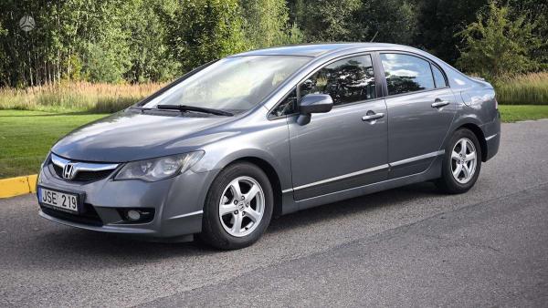 Honda Civic 2010 Viļņa vietnē Pelēks Honda Civic 2010 Viļņa, ar dzinēja tilpumu 1.40 L un nobraukumu 254 tūkst. km par 3300 €, foto 4 vietnē AUTOMOTO.COM.LV