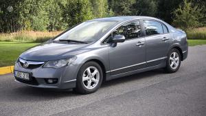 Grey Honda Civic 2010 in Vilnius, with an engine capacity of 1.40 L and mileage of 254 thousand km for 3300 €, photo 4 on AUTOMOTO.COM.LV