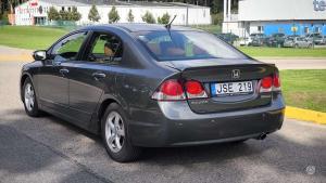 Grey Honda Civic 2010 in Vilnius, with an engine capacity of 1.40 L and mileage of 254 thousand km for 3300 €, photo 7 on AUTOMOTO.COM.LV