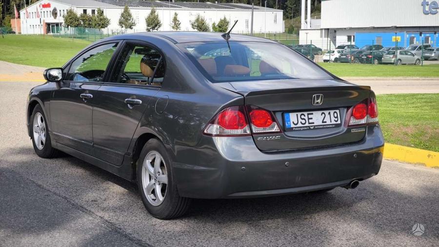 Grey Honda Civic 2010 in Vilnius, with an engine capacity of 1.40 L and mileage of 254 thousand km for 3300 €, photo 7 on AUTOMOTO.COM.LV