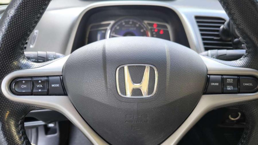 Grey Honda Civic 2010 in Vilnius, with an engine capacity of 1.40 L and mileage of 254 thousand km for 3300 €, photo 14 on AUTOMOTO.COM.LV