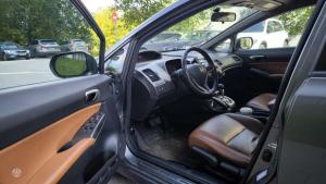 Grey Honda Civic 2010 in Vilnius, with an engine capacity of 1.40 L and mileage of 254 thousand km for 3300 €, photo 28 on AUTOMOTO.COM.LV