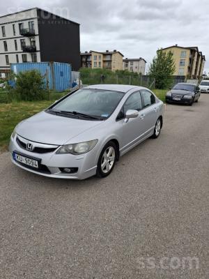 Grey Honda Civic 2011 in Riga, with an engine capacity of 1.80 L and mileage of 282 thousand km for 1500 €, photo  on AUTOMOTO.COM.LV