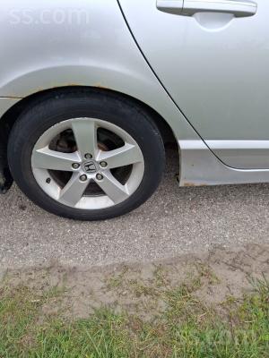 Grey Honda Civic 2011 in Riga, with an engine capacity of 1.80 L and mileage of 282 thousand km for 1500 €, photo 8 on AUTOMOTO.COM.LV