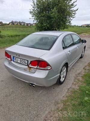 Grey Honda Civic 2011 in Riga, with an engine capacity of 1.80 L and mileage of 282 thousand km for 1500 €, photo 10 on AUTOMOTO.COM.LV