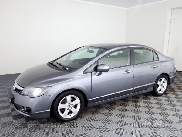 Pelēks Honda Civic 2011 Tallina, ar dzinēja tilpumu 1.80 L un nobraukumu 286 tūkst. km par 1899 €, foto 2 vietnē AUTOMOTO.COM.LV