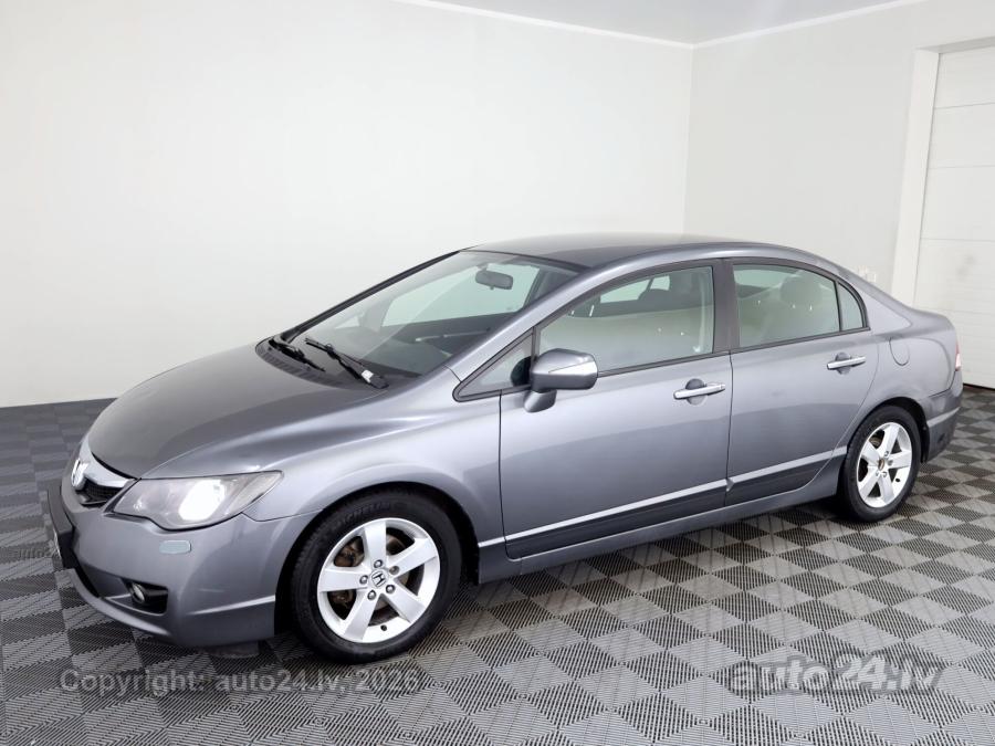 Pelēks Honda Civic 2011 Tallina, ar dzinēja tilpumu 1.80 L un nobraukumu 286 tūkst. km par 1899 €, foto 3 vietnē AUTOMOTO.COM.LV
