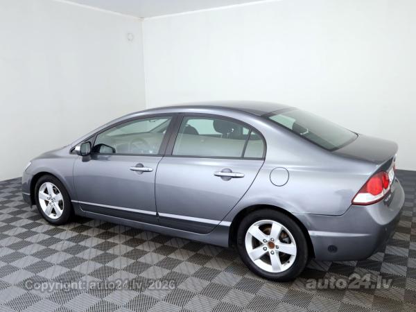 Pelēks Honda Civic 2011 Tallina, ar dzinēja tilpumu 1.80 L un nobraukumu 286 tūkst. km par 1899 €, foto 4 vietnē AUTOMOTO.COM.LV