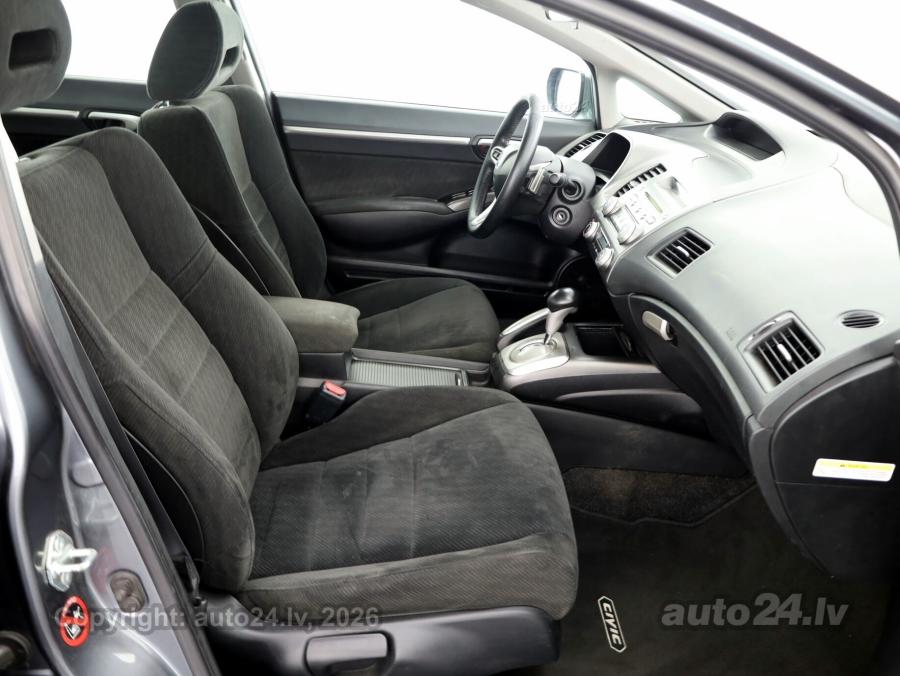Pelēks Honda Civic 2011 Tallina, ar dzinēja tilpumu 1.80 L un nobraukumu 286 tūkst. km par 1899 €, foto 7 vietnē AUTOMOTO.COM.LV
