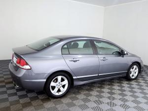 Pelēks Honda Civic 2011 Tallina, ar dzinēja tilpumu 1.80 L un nobraukumu 286 tūkst. km par 1799 €, foto 4 vietnē AUTOMOTO.COM.LV