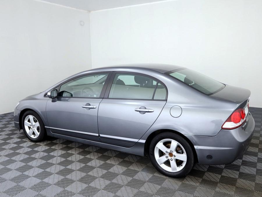 Pelēks Honda Civic 2011 Tallina, ar dzinēja tilpumu 1.80 L un nobraukumu 286 tūkst. km par 1799 €, foto 5 vietnē AUTOMOTO.COM.LV