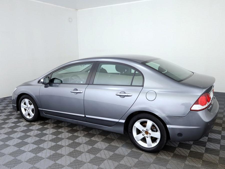 Pelēks Honda Civic 2011 Tallina, ar dzinēja tilpumu 1.80 L un nobraukumu 286 tūkst. km par 1799 €, foto 12 vietnē AUTOMOTO.COM.LV