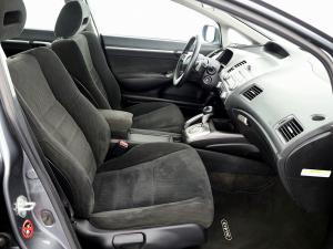 Pelēks Honda Civic 2011 Tallina, ar dzinēja tilpumu 1.80 L un nobraukumu 286 tūkst. km par 1799 €, foto 14 vietnē AUTOMOTO.COM.LV
