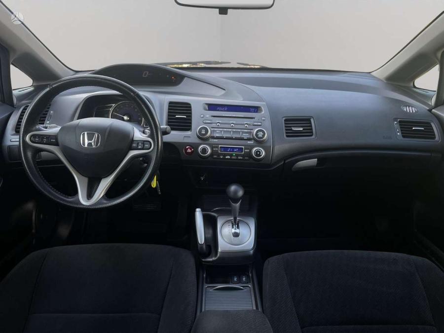 Pelēks Honda Civic 2011 Viļņa, ar dzinēja tilpumu 1.80 L un nobraukumu 206 tūkst. km par 3999 €, foto 13 vietnē AUTOMOTO.COM.LV