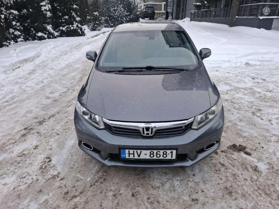 Grey Honda Civic 2012 in Vilnius, with an engine capacity of 1.80 L and mileage of 184 thousand km for 4900 €, photo 2 on AUTOMOTO.COM.LV