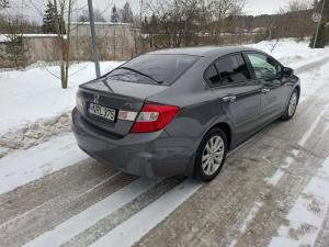 Grey Honda Civic 2012 in Vilnius, with an engine capacity of 1.80 L and mileage of 184 thousand km for 5200 €, photo 5 on AUTOMOTO.COM.LV