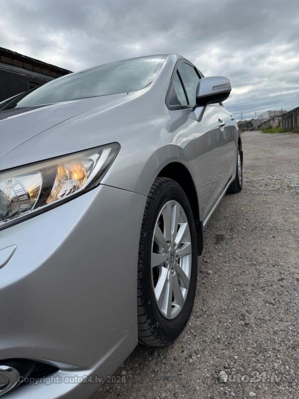 Pelēks Honda Civic 2012 Narva, ar dzinēja tilpumu 1.80 L un nobraukumu 144 tūkst. km par 7000 €, foto 3 vietnē AUTOMOTO.COM.LV
