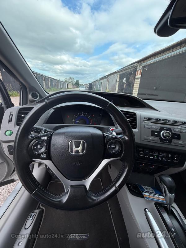 Pelēks Honda Civic 2012 Narva, ar dzinēja tilpumu 1.80 L un nobraukumu 144 tūkst. km par 7000 €, foto 4 vietnē AUTOMOTO.COM.LV