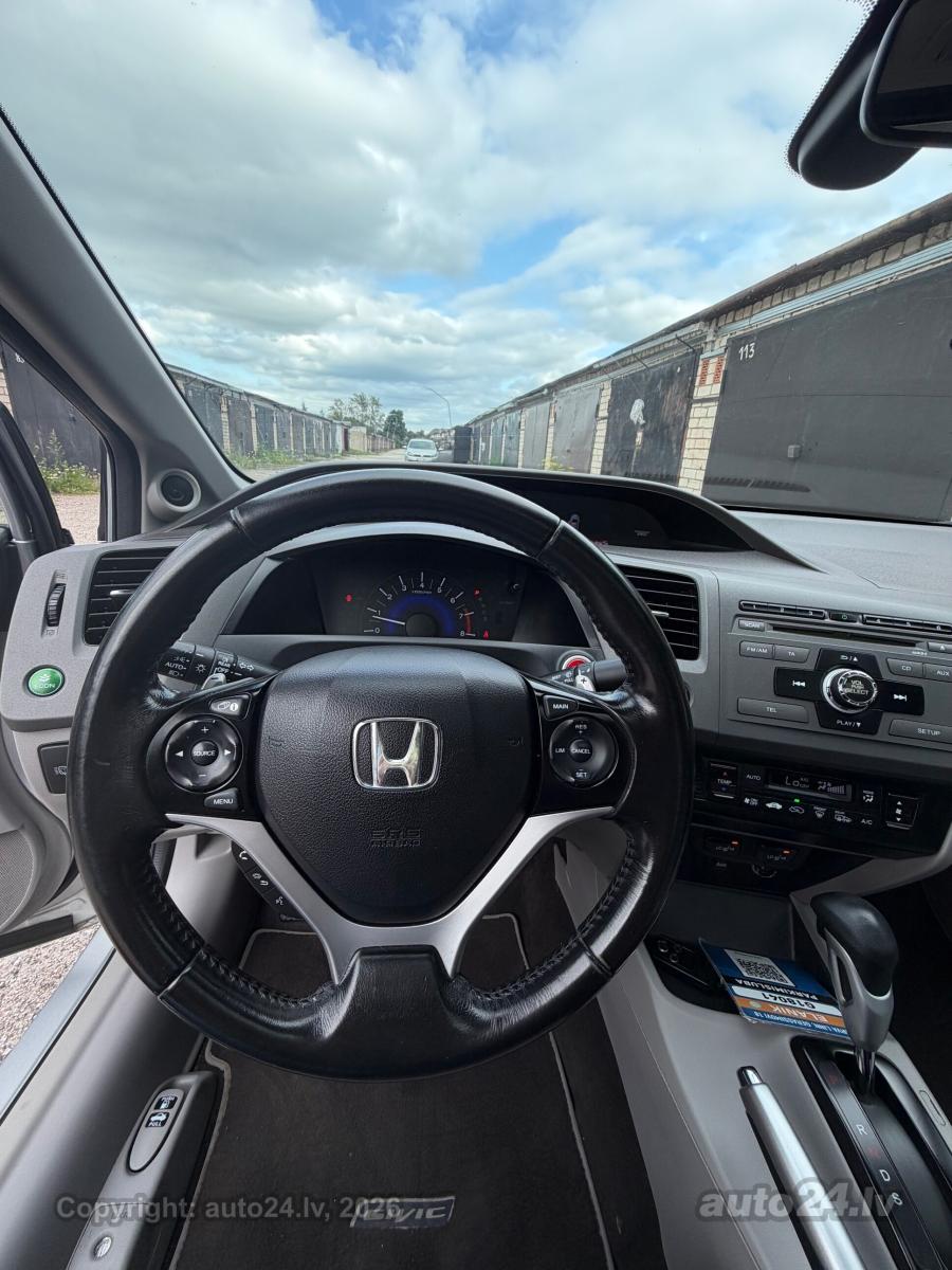 Grey Honda Civic 2012 in Narva, with an engine capacity of 1.80 L and mileage of 144 thousand km for 7000 €, photo 5 on AUTOMOTO.COM.LV