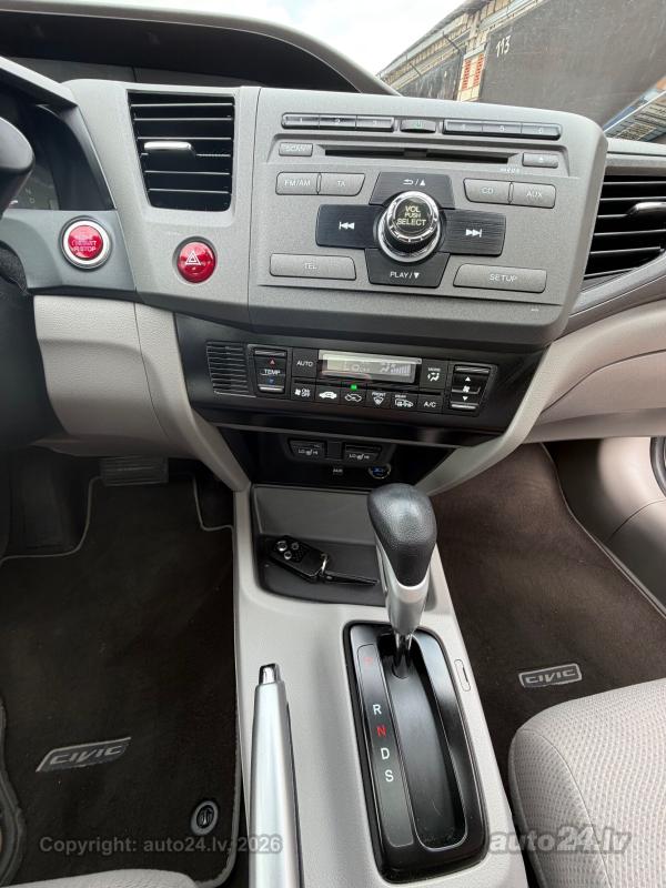 Pelēks Honda Civic 2012 Narva, ar dzinēja tilpumu 1.80 L un nobraukumu 144 tūkst. km par 7000 €, foto 5 vietnē AUTOMOTO.COM.LV