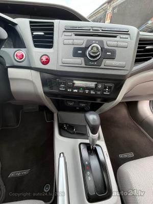 Grey Honda Civic 2012 in Narva, with an engine capacity of 1.80 L and mileage of 144 thousand km for 7000 €, photo 6 on AUTOMOTO.COM.LV