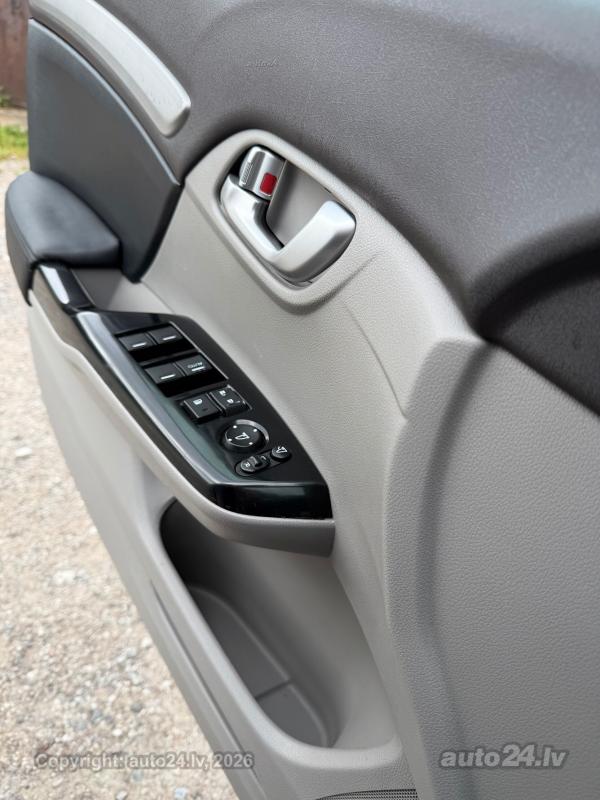 Pelēks Honda Civic 2012 Narva, ar dzinēja tilpumu 1.80 L un nobraukumu 144 tūkst. km par 7000 €, foto 9 vietnē AUTOMOTO.COM.LV