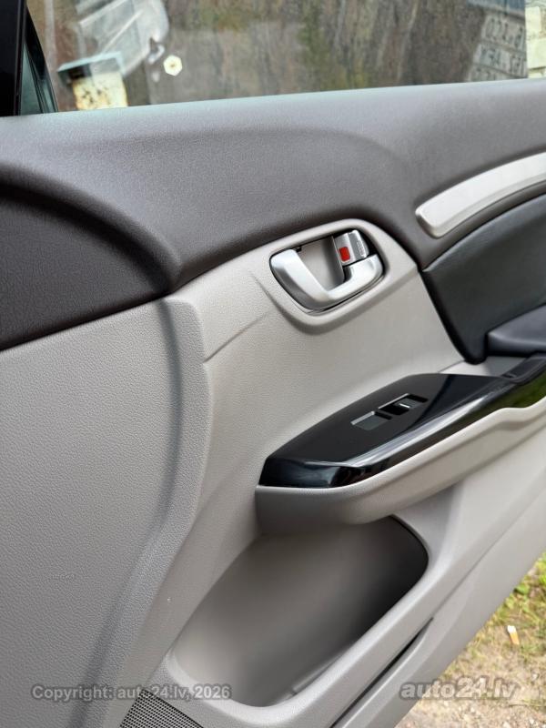 Pelēks Honda Civic 2012 Narva, ar dzinēja tilpumu 1.80 L un nobraukumu 144 tūkst. km par 7000 €, foto 10 vietnē AUTOMOTO.COM.LV