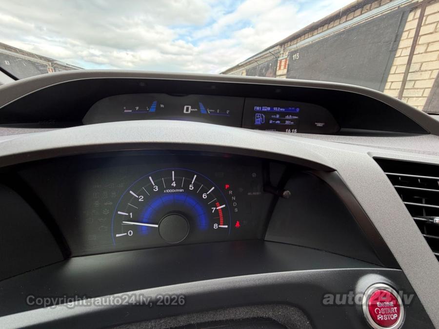 Grey Honda Civic 2012 in Narva, with an engine capacity of 1.80 L and mileage of 144 thousand km for 7000 €, photo 12 on AUTOMOTO.COM.LV