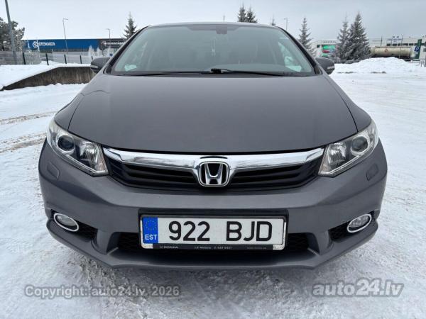 Grey Honda Civic 2013 in Paide, with an engine capacity of 1.80 L and mileage of 297 thousand km for 5390 €, photo 2 on AUTOMOTO.COM.LV