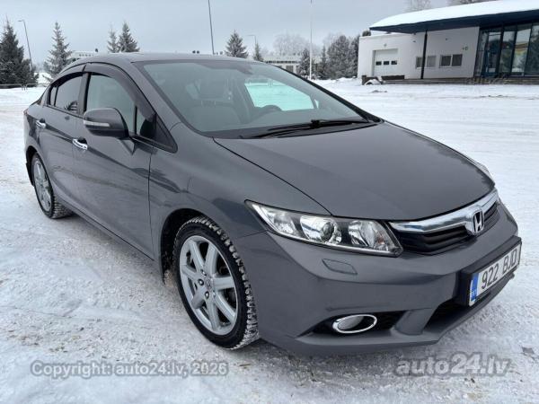 Grey Honda Civic 2013 in Paide, with an engine capacity of 1.80 L and mileage of 297 thousand km for 5390 €, photo 6 on AUTOMOTO.COM.LV