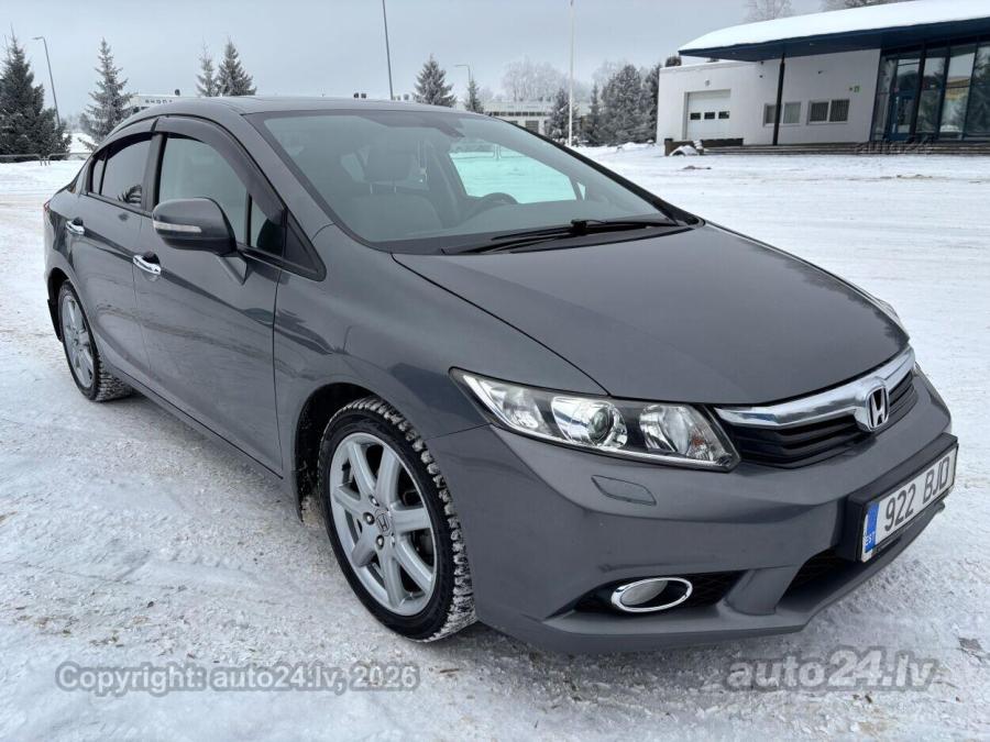 Grey Honda Civic 2013 in Paide, with an engine capacity of 1.80 L and mileage of 297 thousand km for 5390 €, photo 6 on AUTOMOTO.COM.LV