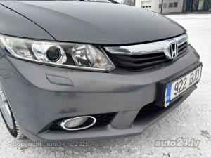Grey Honda Civic 2013 in Paide, with an engine capacity of 1.80 L and mileage of 297 thousand km for 5390 €, photo 7 on AUTOMOTO.COM.LV