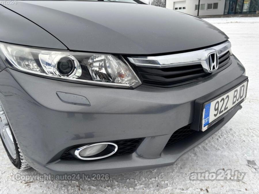 Grey Honda Civic 2013 in Paide, with an engine capacity of 1.80 L and mileage of 297 thousand km for 5390 €, photo 7 on AUTOMOTO.COM.LV