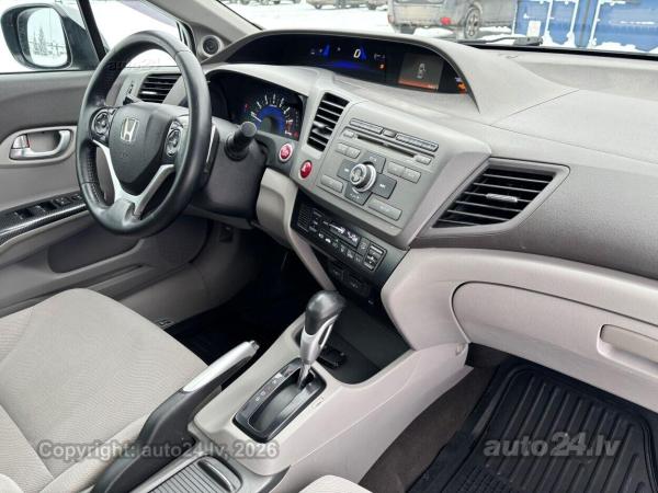 Grey Honda Civic 2013 in Paide, with an engine capacity of 1.80 L and mileage of 297 thousand km for 5390 €, photo 8 on AUTOMOTO.COM.LV