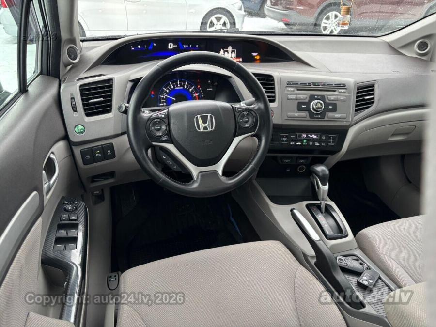 Grey Honda Civic 2013 in Paide, with an engine capacity of 1.80 L and mileage of 297 thousand km for 5390 €, photo 12 on AUTOMOTO.COM.LV