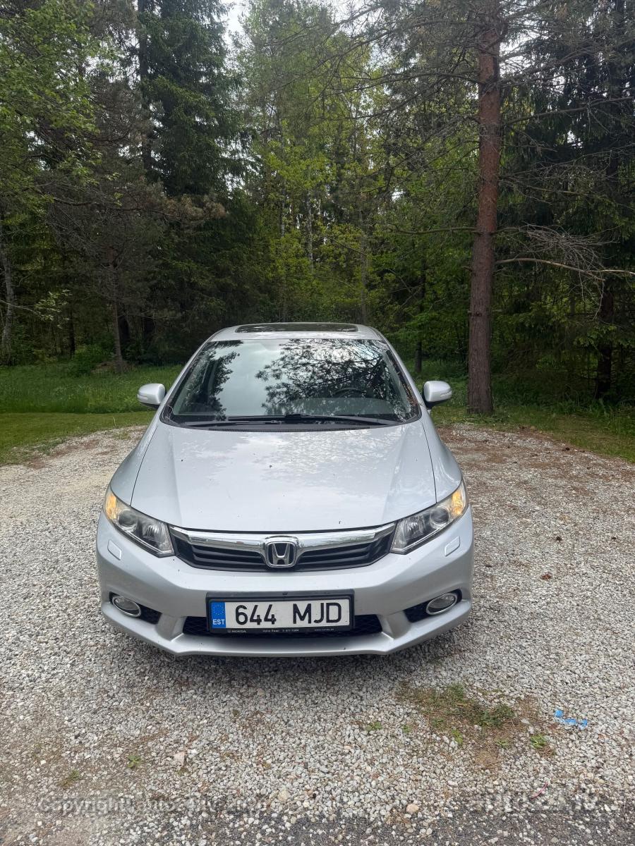 Grey Honda Civic 2013 in Tallinn, with an engine capacity of 1.80 L and mileage of 157 thousand km for 5300 €, photo 1 on AUTOMOTO.COM.LV