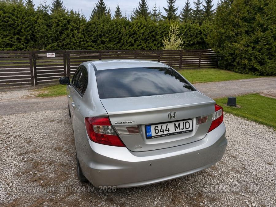Grey Honda Civic 2013 in Tallinn, with an engine capacity of 1.80 L and mileage of 157 thousand km for 5300 €, photo 3 on AUTOMOTO.COM.LV