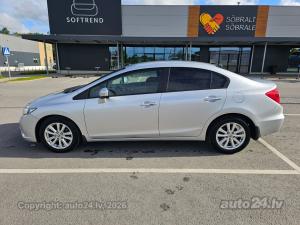 Pelēks Honda Civic 2013 Tartu, ar dzinēja tilpumu 1.80 L un nobraukumu 107 tūkst. km par 7900 €, foto  vietnē AUTOMOTO.COM.LV