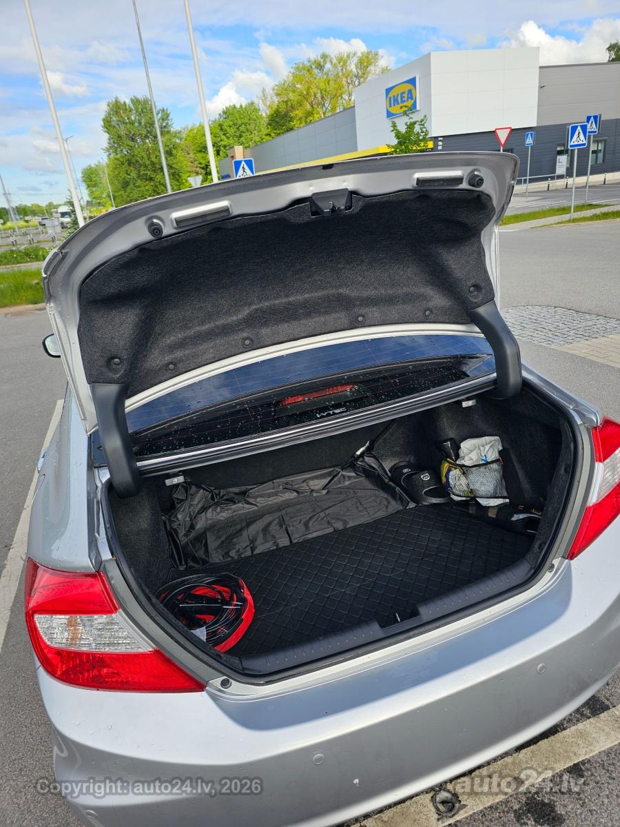 Pelēks Honda Civic 2013 Tartu, ar dzinēja tilpumu 1.80 L un nobraukumu 107 tūkst. km par 7900 €, foto 5 vietnē AUTOMOTO.COM.LV