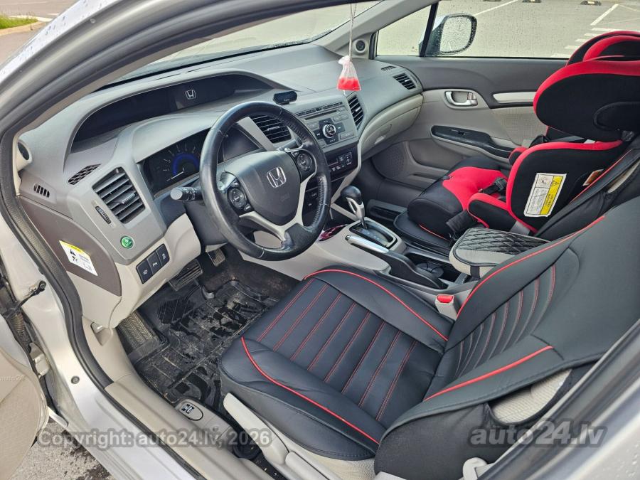 Pelēks Honda Civic 2013 Tartu, ar dzinēja tilpumu 1.80 L un nobraukumu 107 tūkst. km par 7900 €, foto 6 vietnē AUTOMOTO.COM.LV