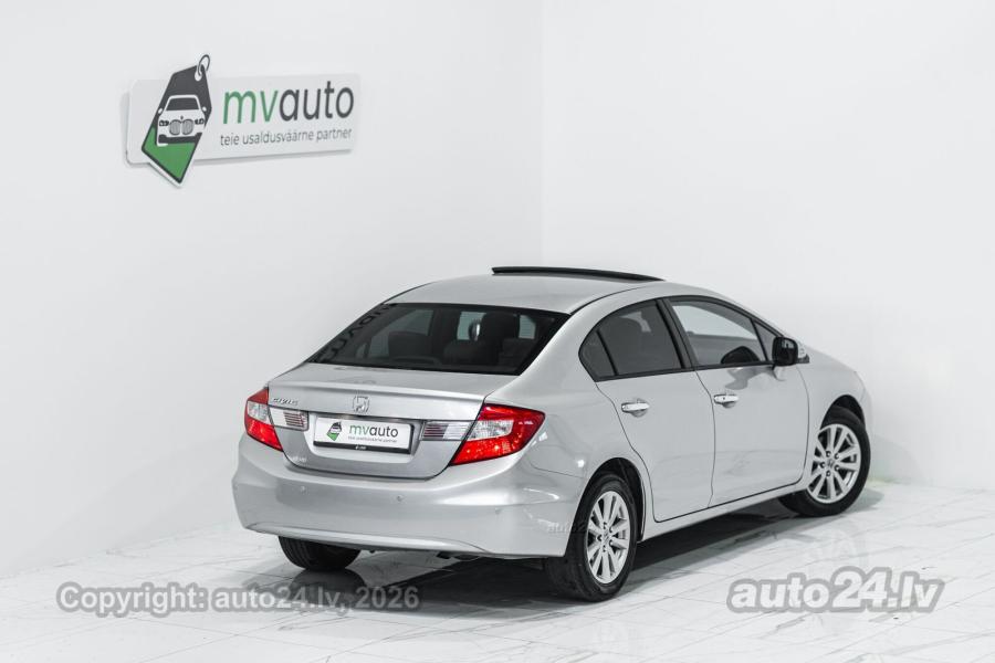 Grey Honda Civic 2013 in Tallinn, with an engine capacity of 1.80 L and mileage of 157 thousand km for 6990 €, photo 3 on AUTOMOTO.COM.LV