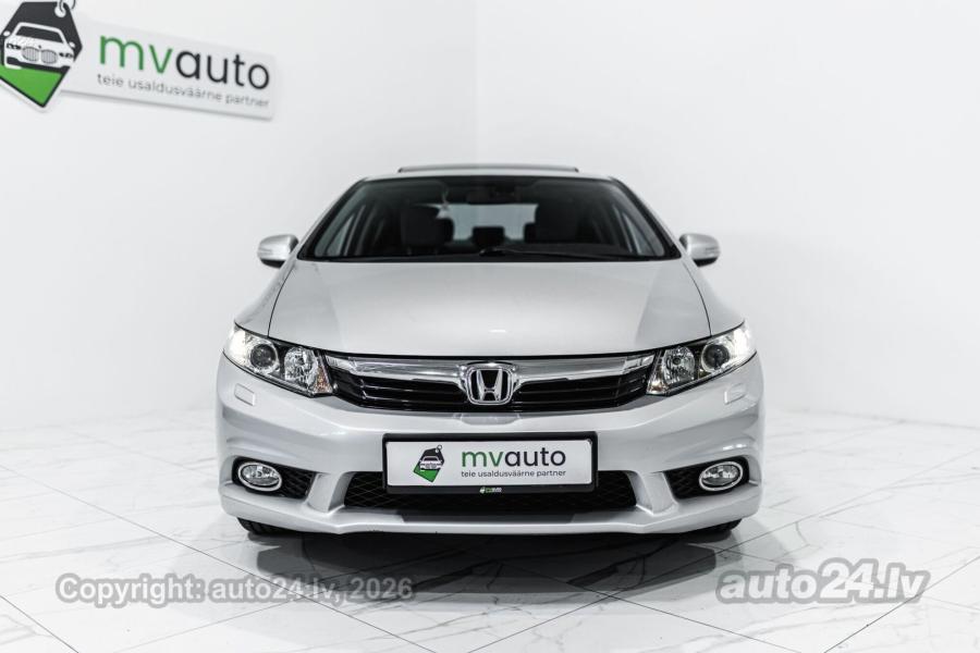 Grey Honda Civic 2013 in Tallinn, with an engine capacity of 1.80 L and mileage of 157 thousand km for 6990 €, photo 5 on AUTOMOTO.COM.LV